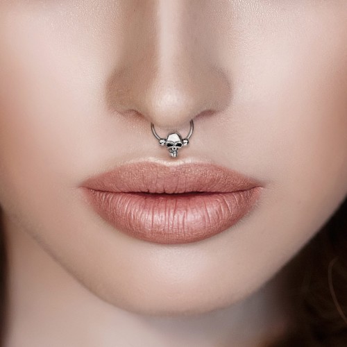 Przekłucie Nostra i Septum - Wszystko, co Musisz Wiedzieć o Piercingu Nosa
